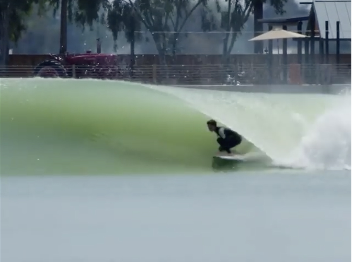 O tubo mais profundo da piscina de Kelly? - DUQUE