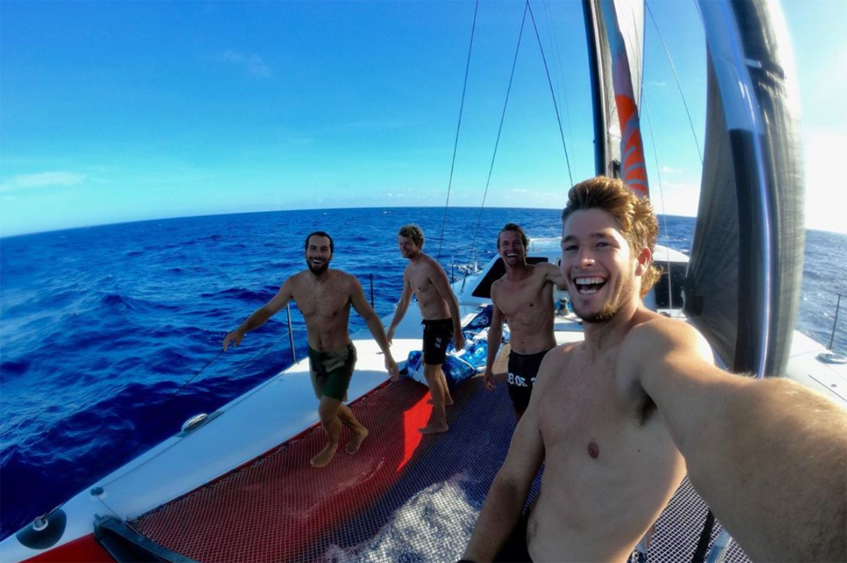 John John Florence acaba de regresar de un viaje de un mes en velero - DUKE