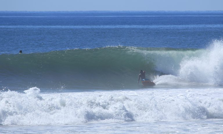 En diciembre también hay olas en El Salvador - DUKE