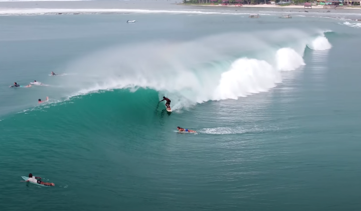 El resultado de un swell fuera de temporada en Nias en pandemia de ...