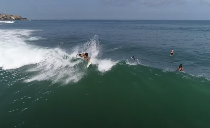 Todo lo que hay que saber para surfear Máncora con su ilustre local ...
