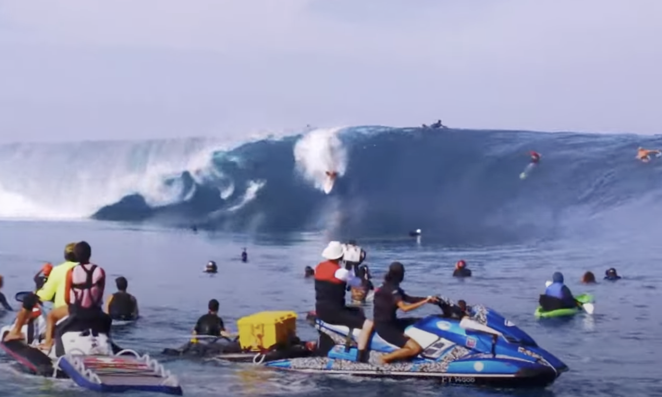 Cinco horas de Teahupoo grande y perfecto un par de días atrás - DUKE