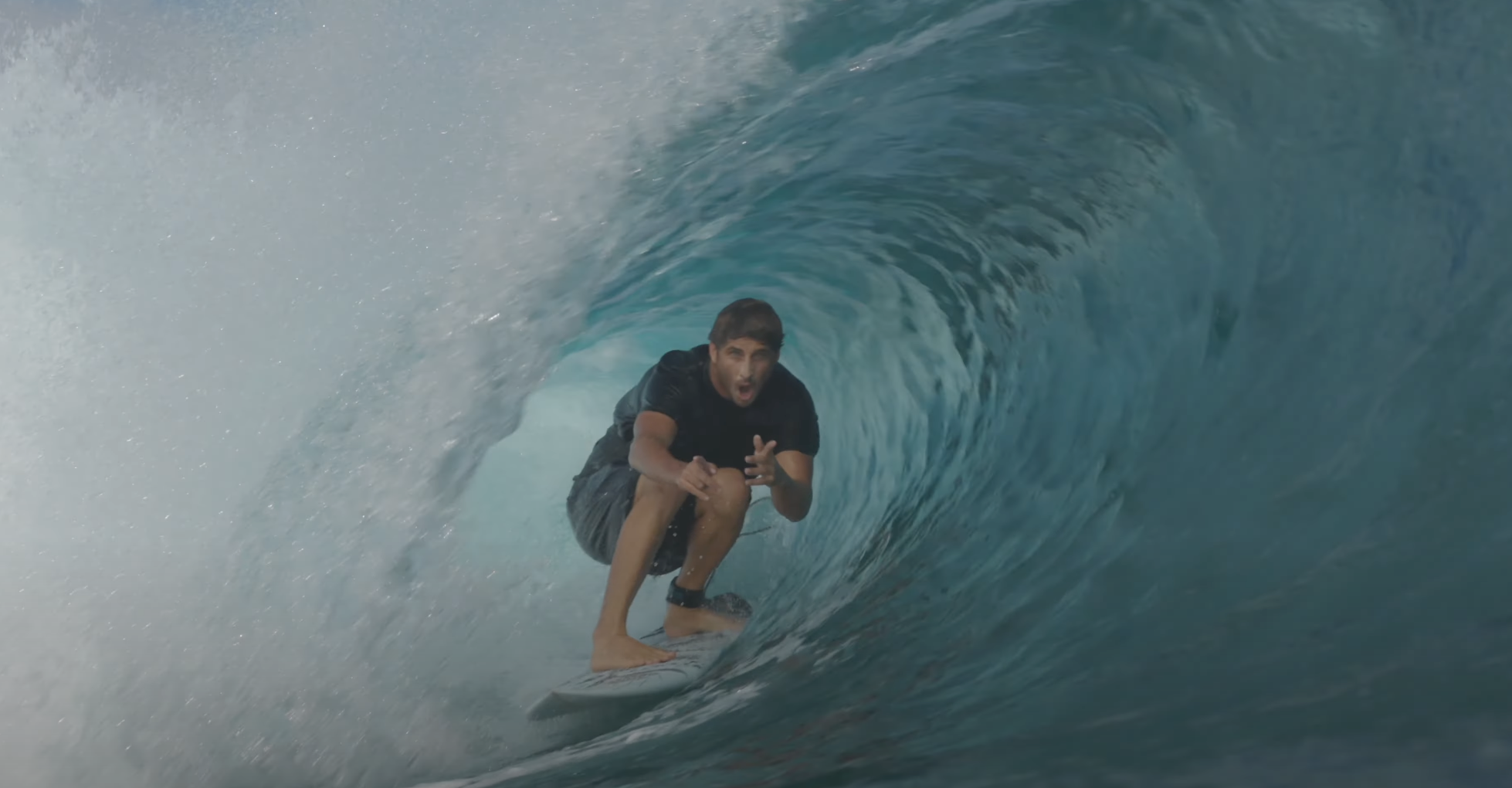 Excelente combinación: Clay Marzo con Desert Point - DUKE