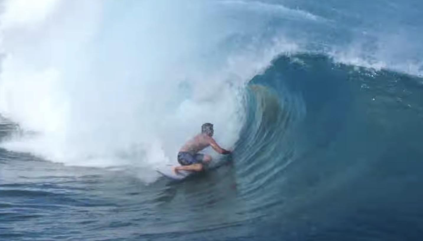 Clay Marzo brillando en dos muy interesantes izquierdas tubulares - DUKE